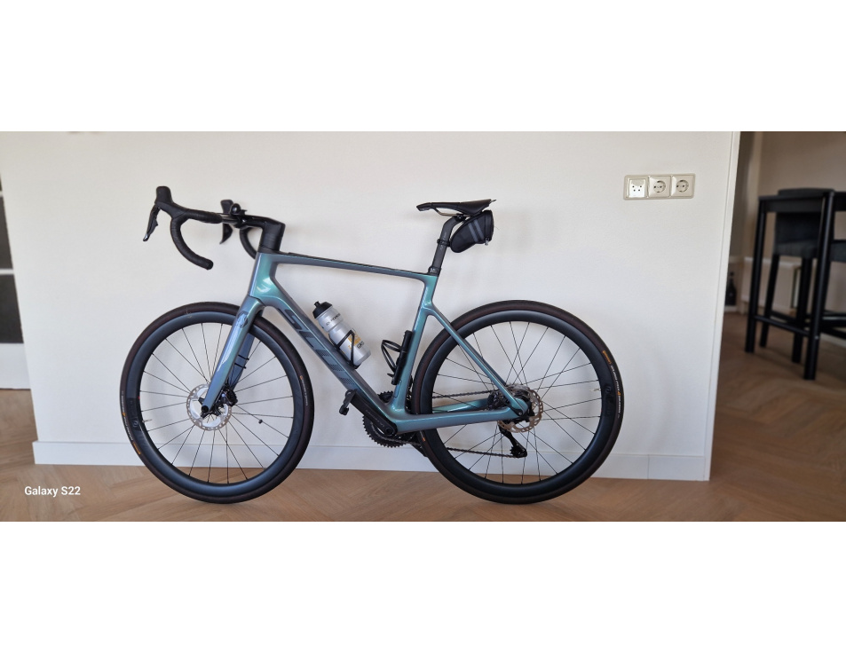 NIEUWE ELECTRISCHE CARBON SCOTT RACEFIETS | Arts en Auto. Ledemaatjes ...