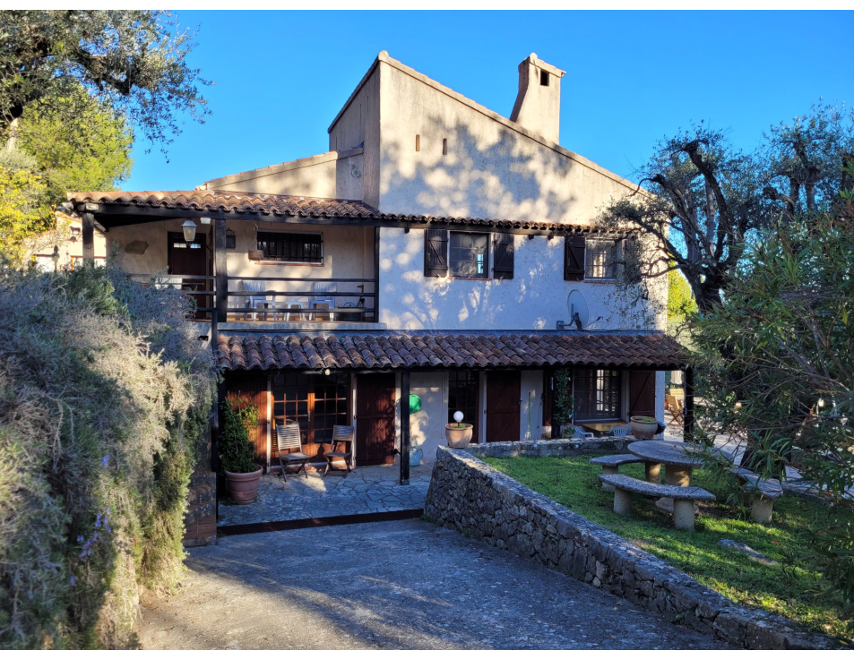 TE KOOP: Heerlijk familiehuis in OPIO, nabij Valbonne en Mougins (Z ...